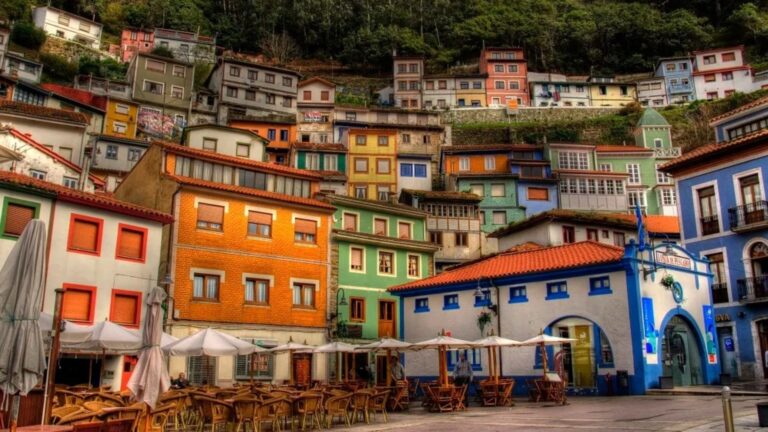 Descubre los encantadores pueblos de Asturias para visitar en verano. - El Pueblo en Fiestas