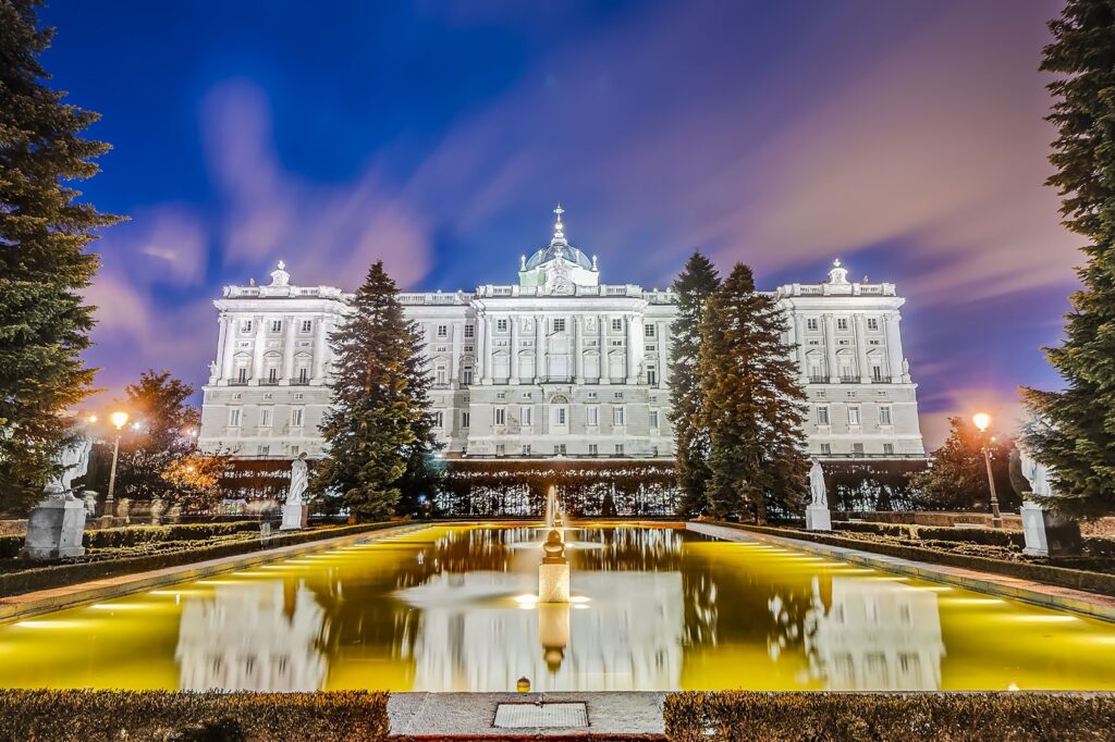 Explora los impresionantes lugares turísticos de Madrid. - El Pueblo en ...