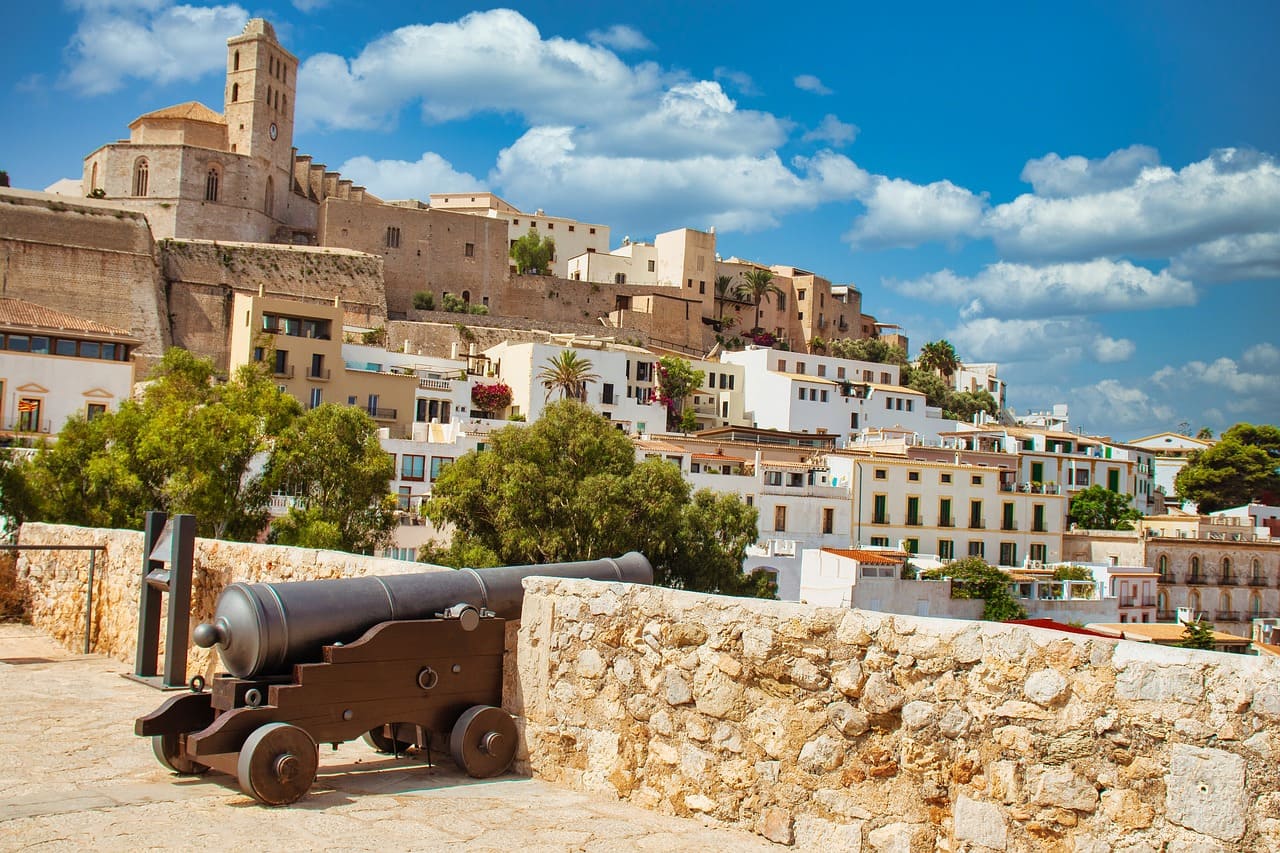 Los encantadores pueblos de Ibiza que te enamorarán a primera vista - El Pueblo en Fiestas